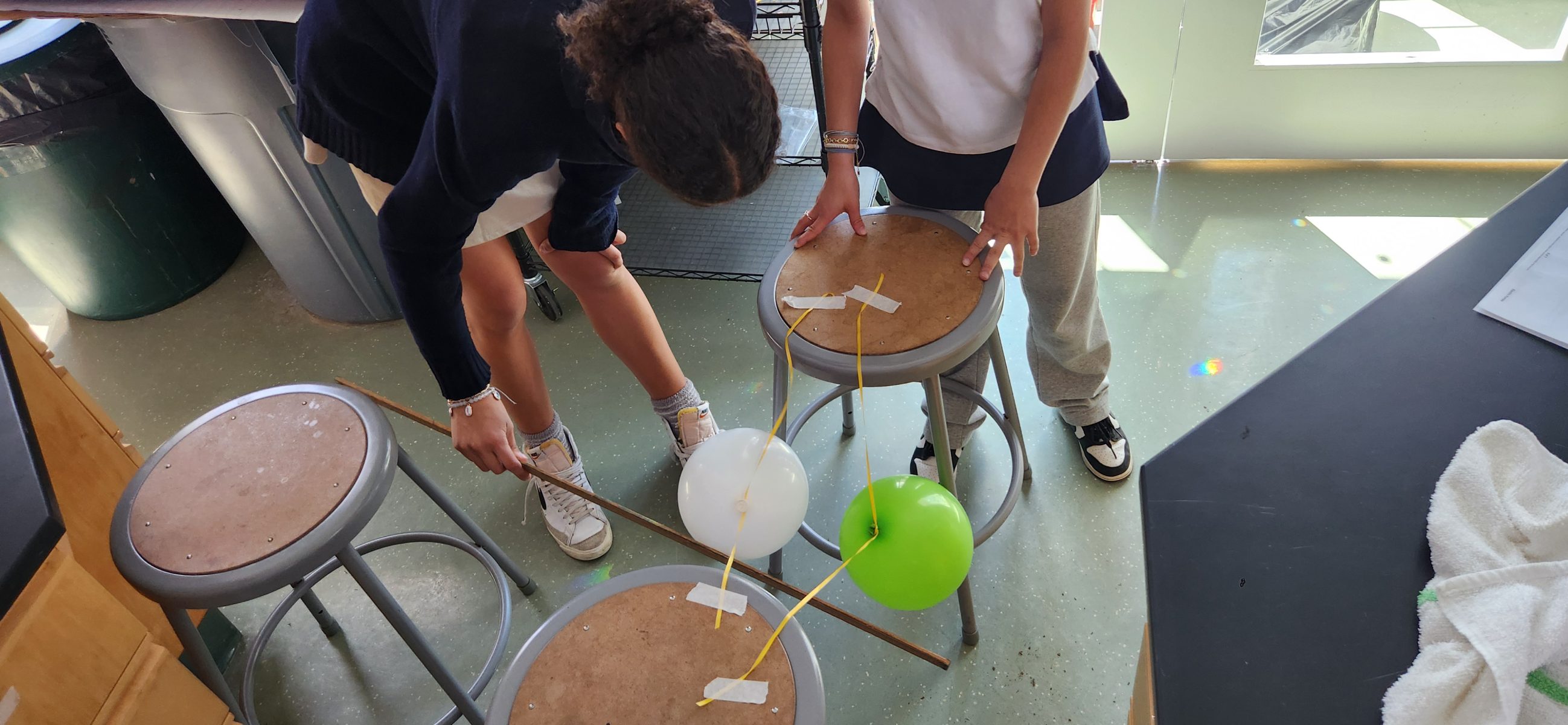 Unquowa School | Static Electricity with Balloons